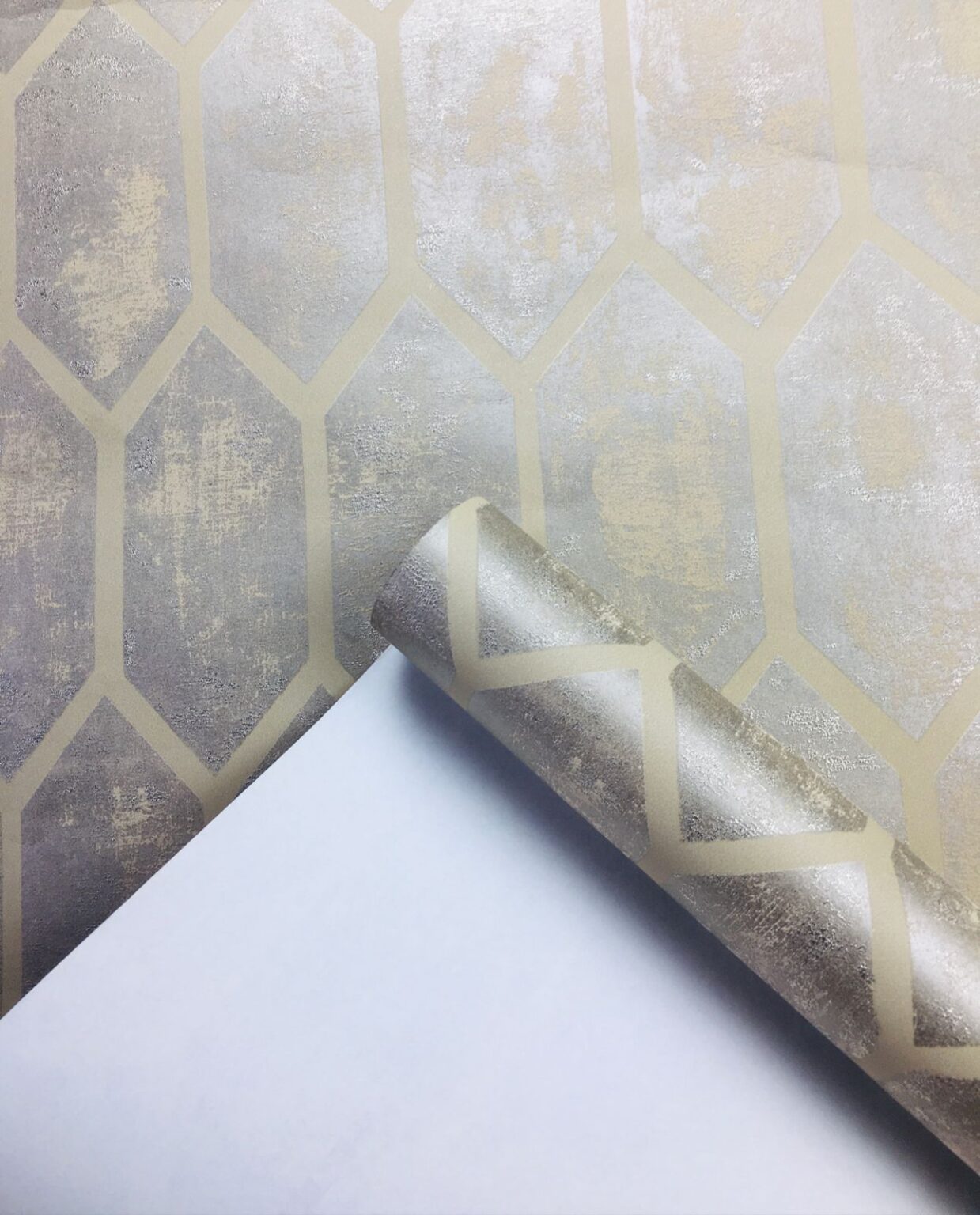 Non-Woven Foiling Light Gold Wallpaper – WOD
